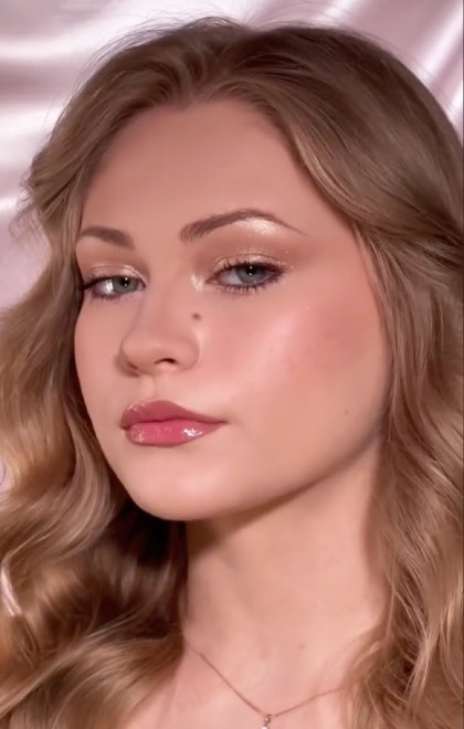 Here's How to Recreate 2010s TV Makeup Looks!